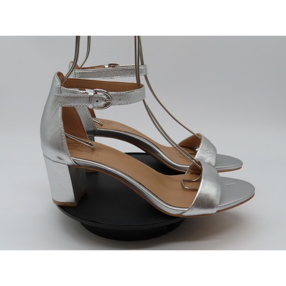 Naturalizer | Shoes | Naturalizer Vera Sandals Shoes Womens Size 75 ...